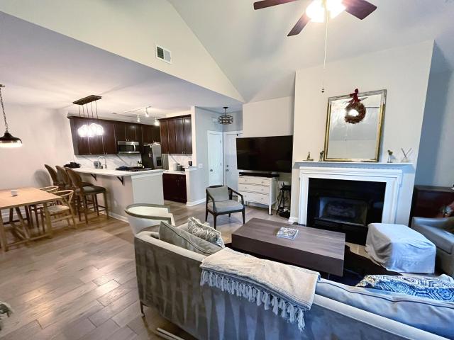 1108 Grove Park