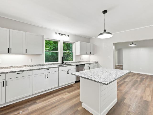 1108 Hawthorne Lane