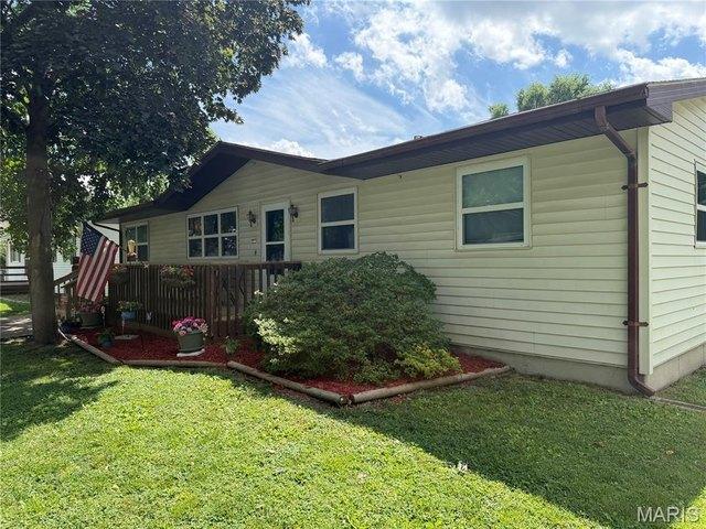 1108 Johnson St, Carlinville, IL 62626