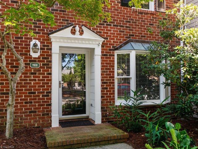 1108 Summer Place