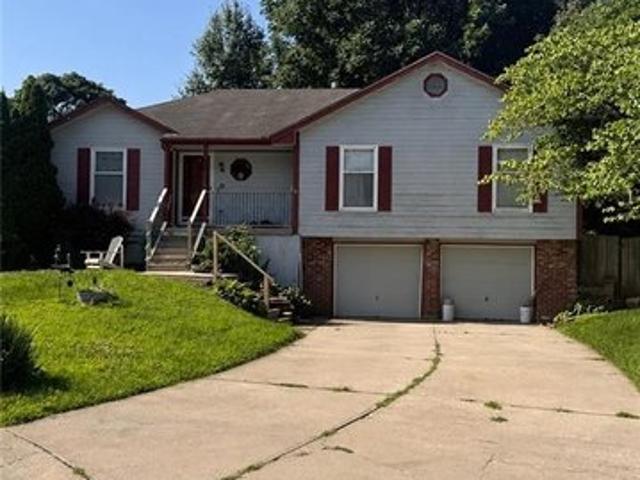 1108 SW Brook Ct, Blue Springs, MO 64015