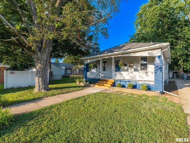 1108 S 6th St, Pekin, IL 61554