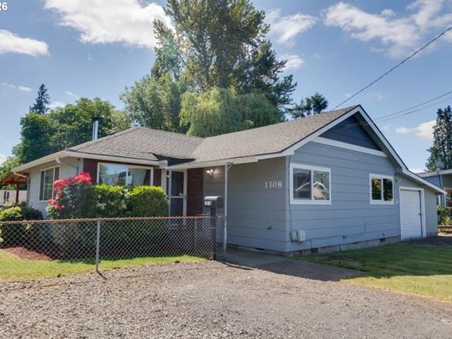 1108 S 8th Ave, Kelso, WA 98626