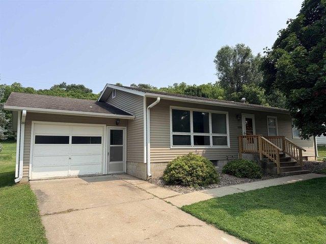 1108 S Mill St, Decorah, IA 52101