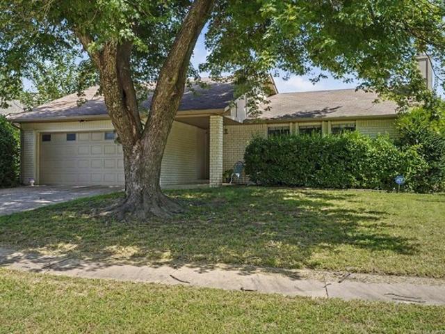 1108 W Vicksburg Pl, Broken Arrow, OK 74011
