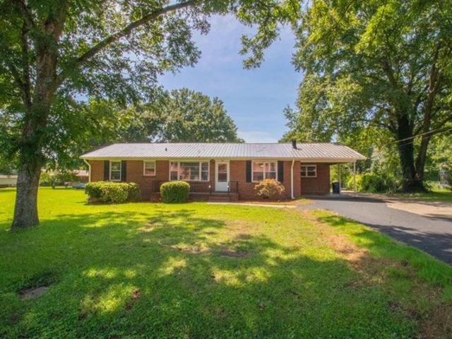 1109 Meadowbrook Dr, Oxford, AL 36203