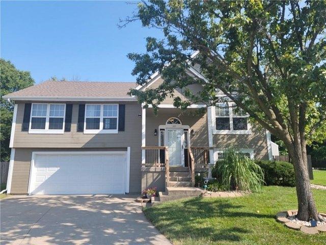 1109 NW Creek Side Ct, Blue Springs, MO 64015