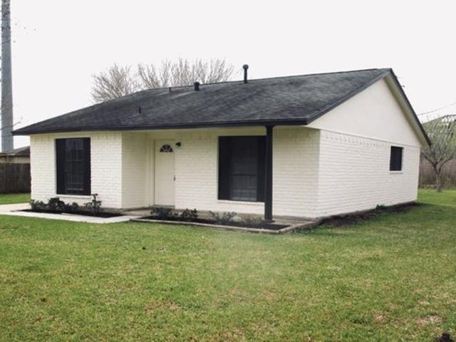 1109 N Avenue N, Freeport, TX 77541