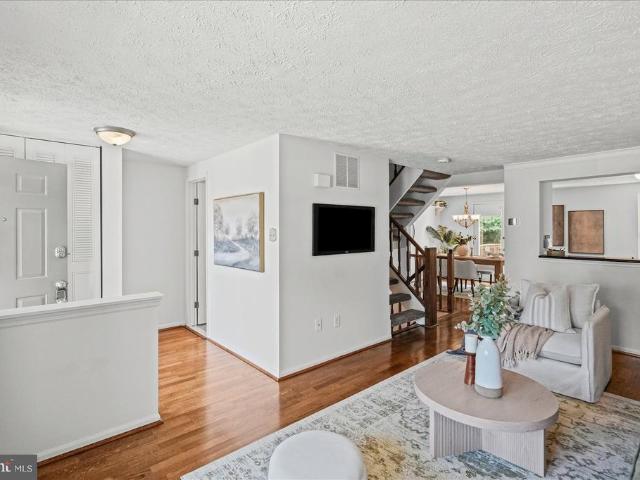1109 Oakwood Lane