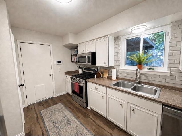 1109 Benbrook Terrace