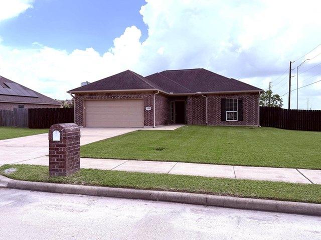 1109 Cypress Wood Dr, Orange, TX 77630