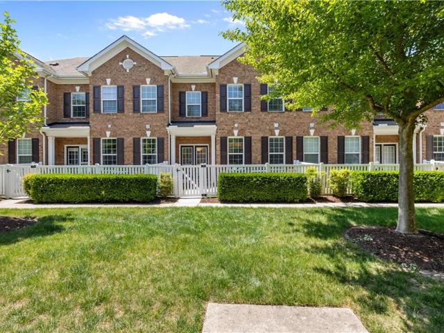 1109 Chatham LN