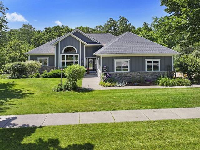 1109 Cooper Hawk Dr, Burlington, WI 53105