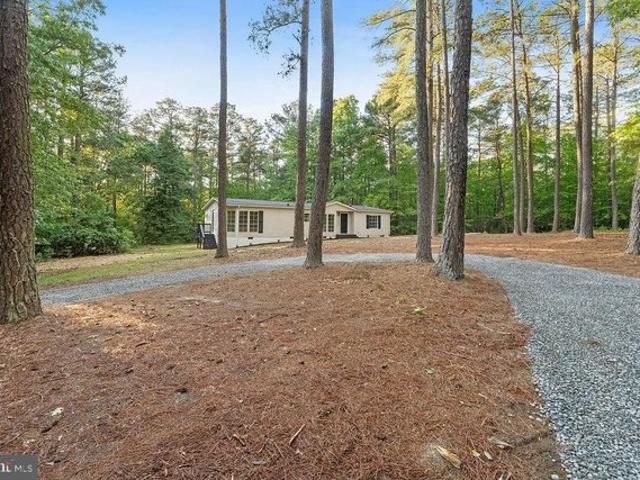 1109 Eastham Rd, Bumpass, VA 23024