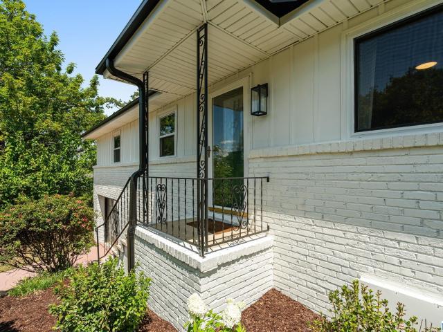 1109 Hardwick Lane