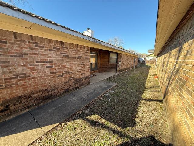 1109 Hemlock Dr, DeSoto, TX 75115 | Compass