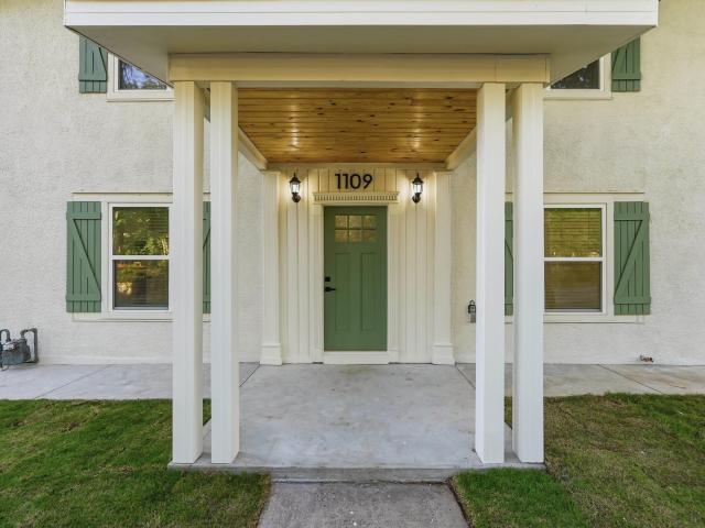 1109 Kavanaugh Blvd