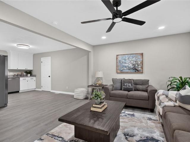 1109 Lakeview DR