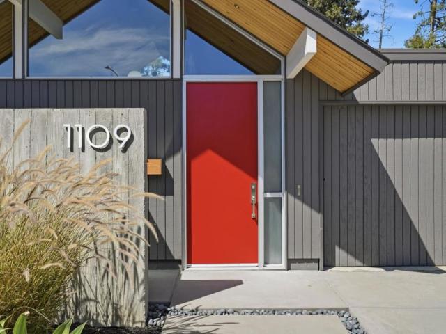 1109 Lorne Way
