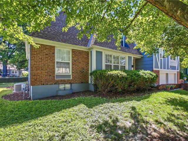 1109 Queens Place