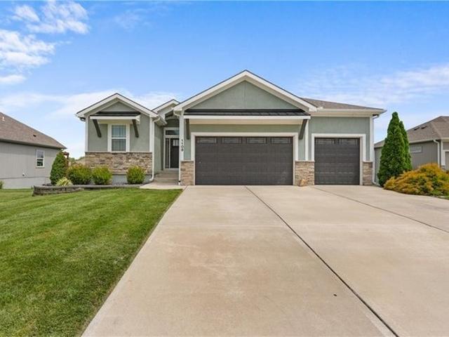 1109 SW Brookside Ct, Lee's Summit, MO 64064