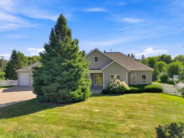 1109 S Locust Ave, Marshfield, WI 54449