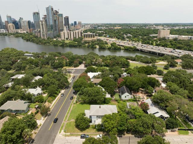 1109 Travis Height Blvd