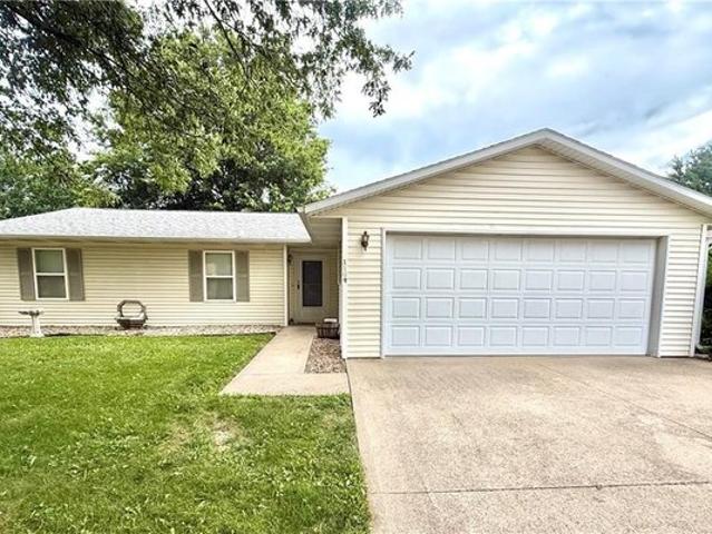 1109 W 17th St, Maryville, MO 64468