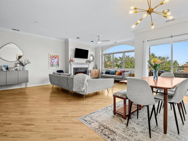 1109 W Belmont Avenue # 4