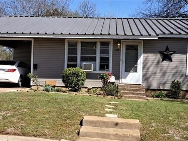 1109 W Morgan St, Denison, TX 75020