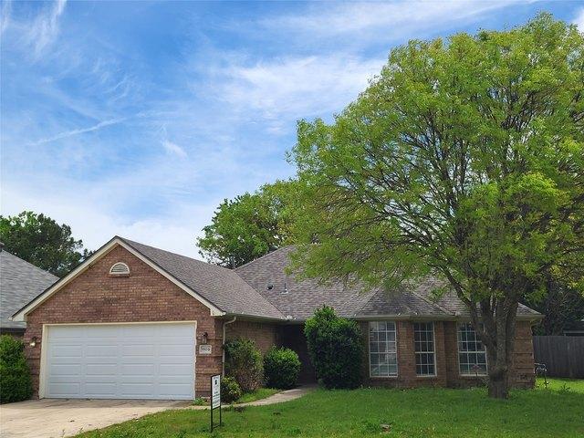 1109 Westgrove Dr, Saginaw, TX 76179