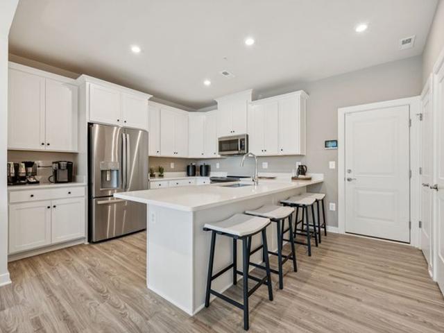 1109A Dabney Dr, Manassas Park, VA 20111