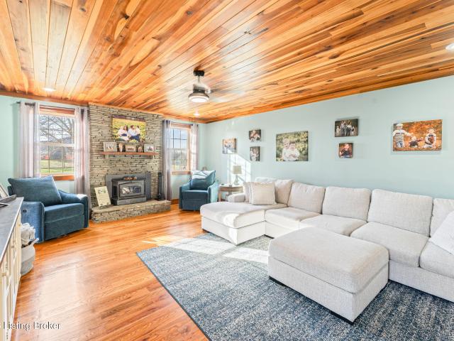 1109B Halifax Rd
