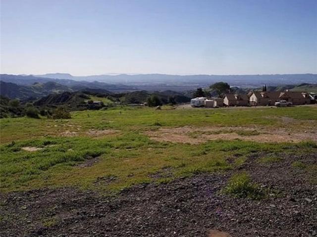11000 Jackdaw Dr, Sylmar, CA 91342