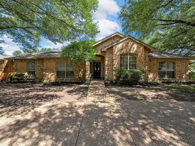 11001 Ridge Point Dr, Woodway, TX 76712