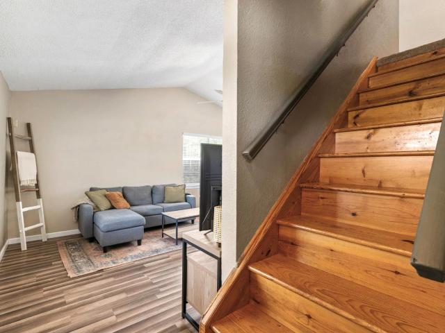 11004 Elm St