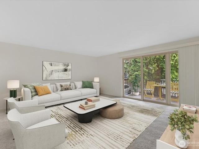 11006 NE 68th St Apt 819, Kirkland, WA 98033