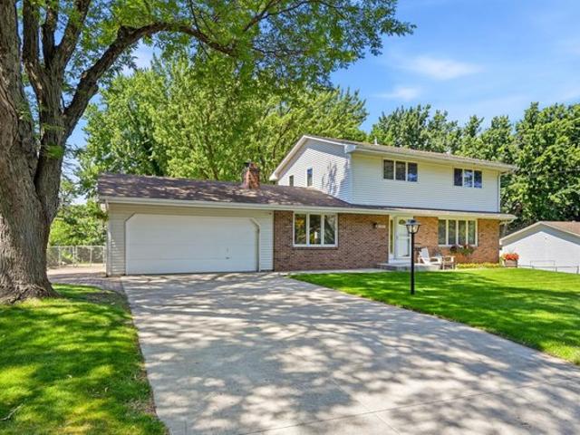 11006 Radisson Dr, Burnsville, MN 55337