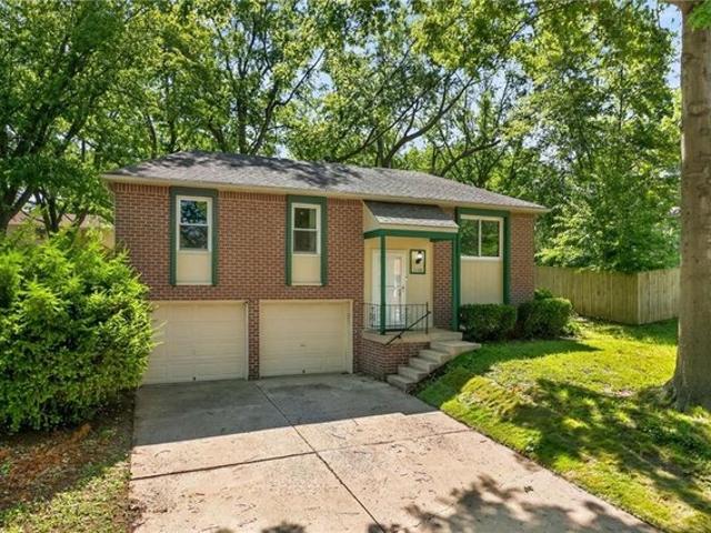 1100 NW Canterbury Rd, Blue Springs, MO 64015
