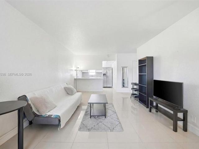 1100 NE 9th Ave Apt 105, Fort Lauderdale, FL 33304