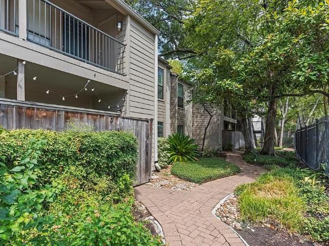1100 Augusta Drive 3