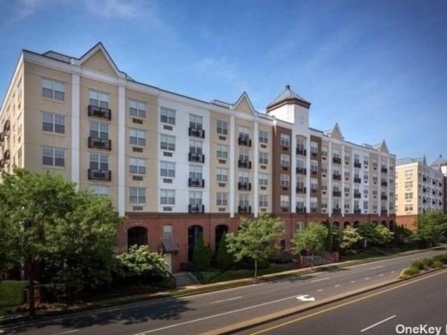 1100 Avalon St #1110, Glen Cove, NY 11542