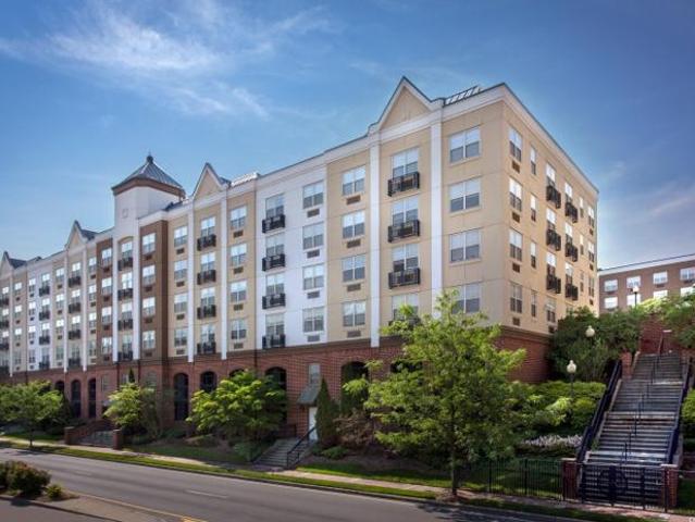 1100 Avalon St #SPH13, Glen Cove, NY 11542