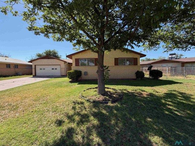 1100 Avenida Del Sumbre, Roswell, NM 88203