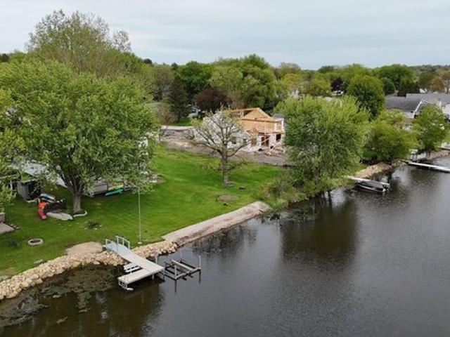 1100 Candlewick Dr NE, Poplar Grove, IL 61065
