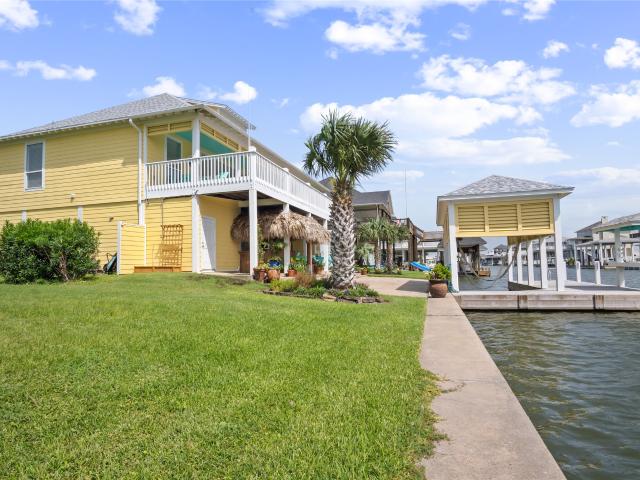 1100 Fountain View Drive