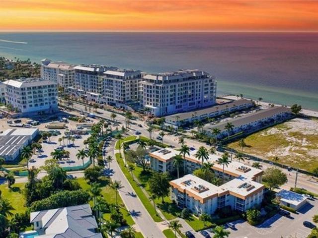 1100 Gulf Shore Blvd N Apt 312, Naples, FL 34102