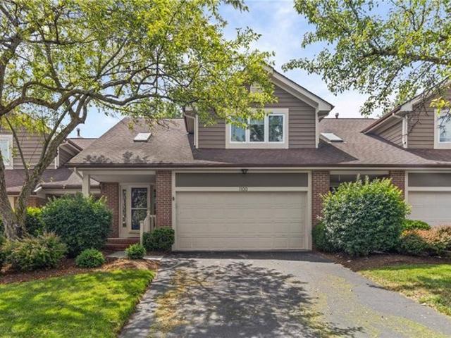 1100 Hillsboro Cove Cir, Webster, NY 14580