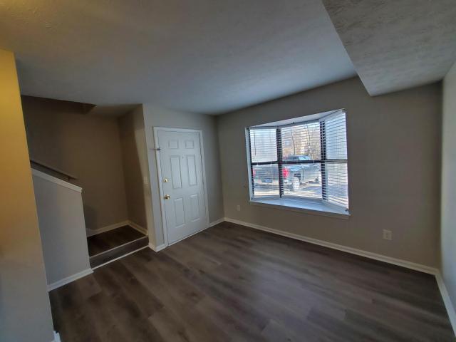 1100 Horsemans Lane # 26