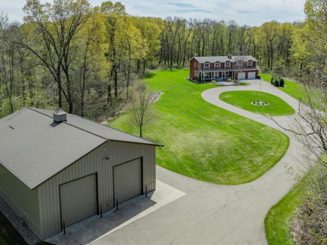 1100 Lonsdale Boulevard W